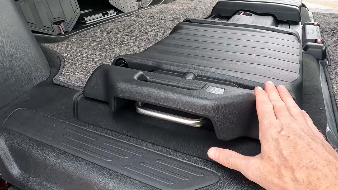 How to Remove and Reinstall the Middle Row Seats in a Honda Odyssey ...